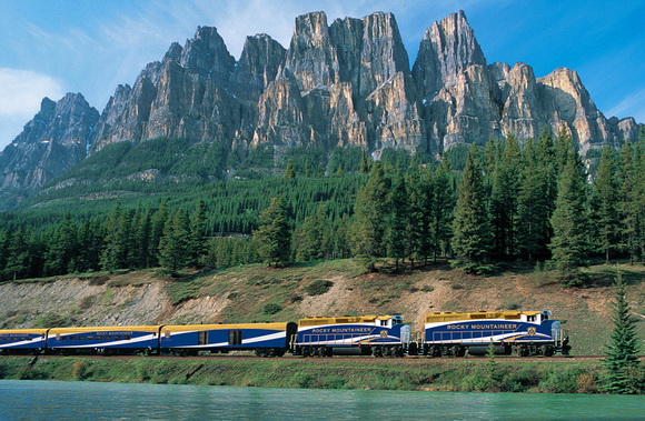 THE WORLD GEOGRAPHY: 10 Fascinating Train Routes Across The World